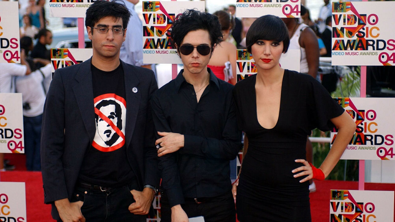 Yeah Yeah Yeahs выпустили новый сингл Burning - Звук