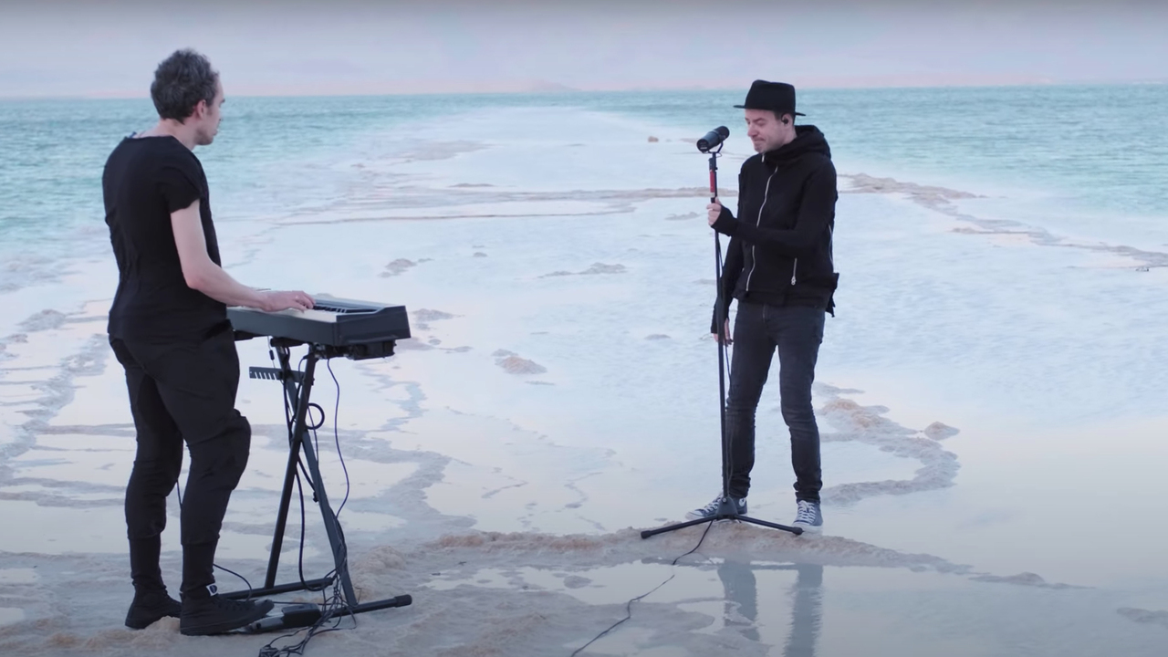 А этим людям не холодно? Zero People выпустили клип - Звук