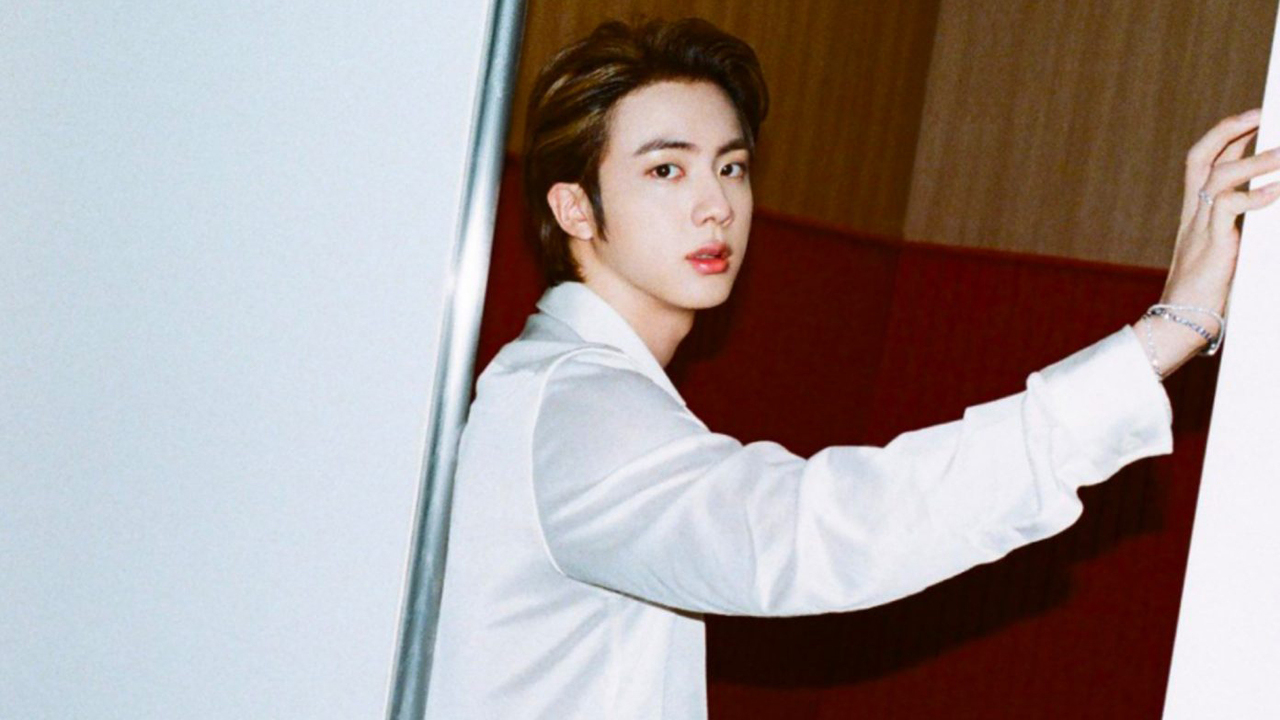 Теперь точно Джин из Bts выпустит совместный сингл с известной группой Звук