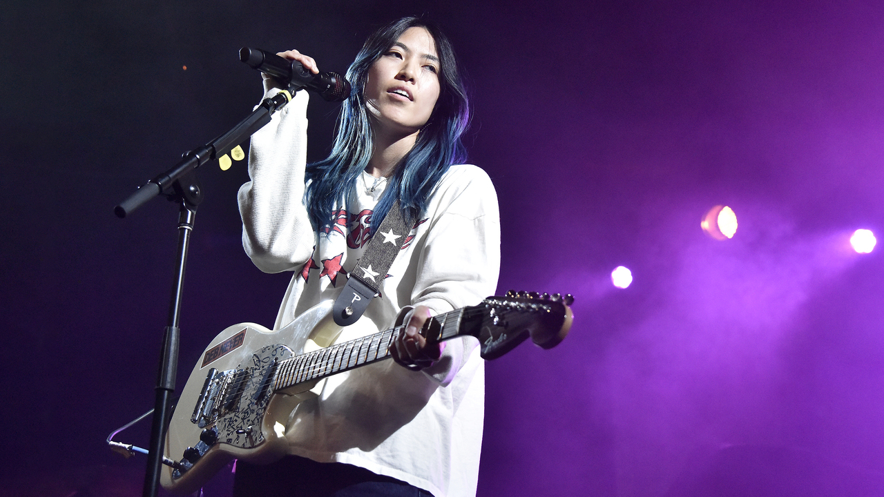 Инди-поп-певица Deb Never выпустила клип Momentary Sweetheart - Звук