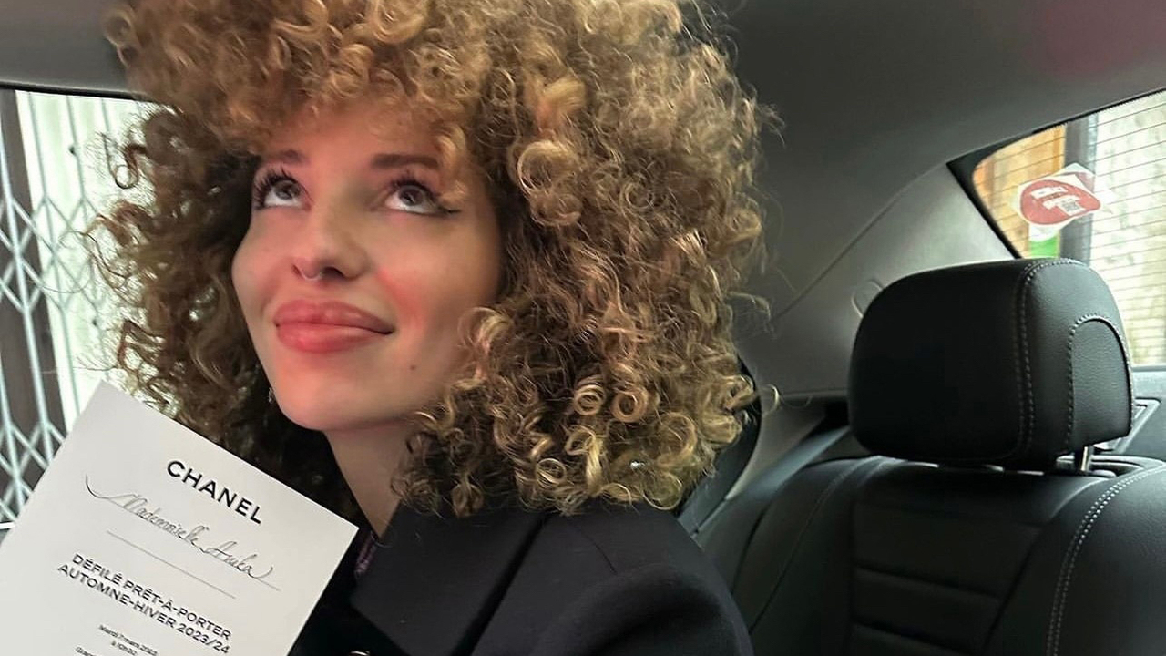 Певица ANIKV впервые посетила Неделю моды в Париже по приглашению ...