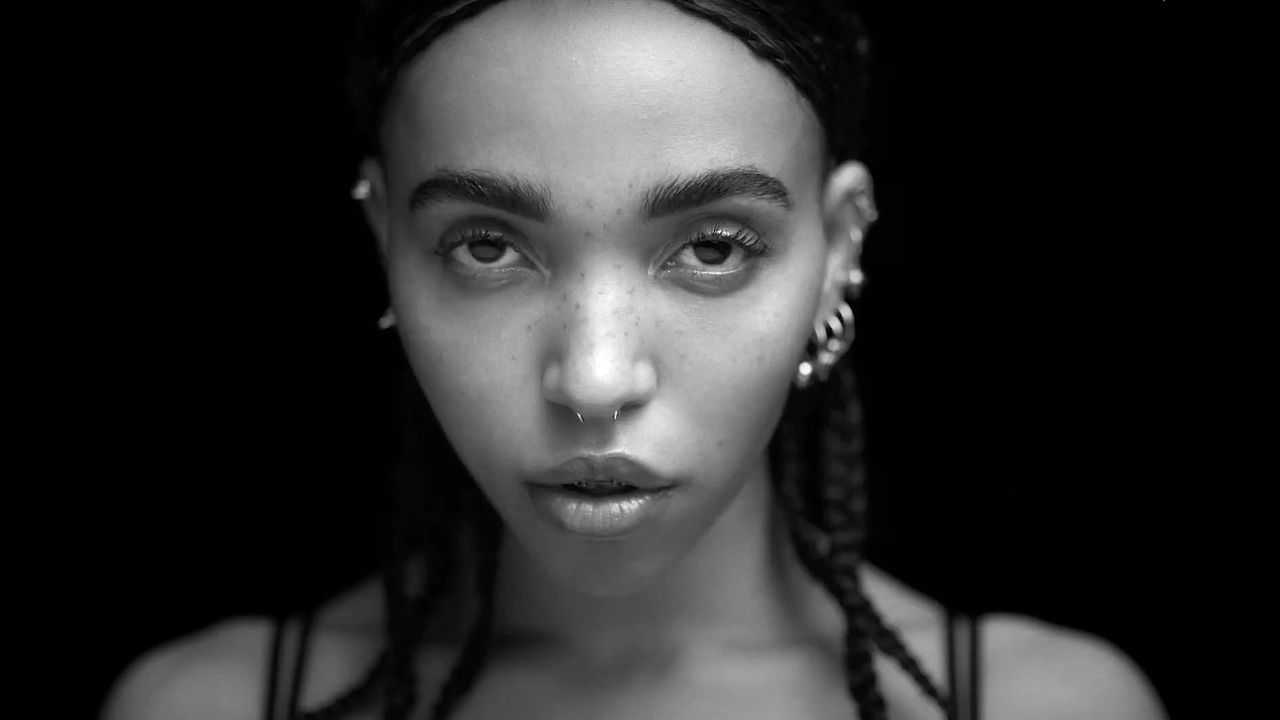 Певица FKA twigs представила фрагмент неизданного трека в рекламе ...