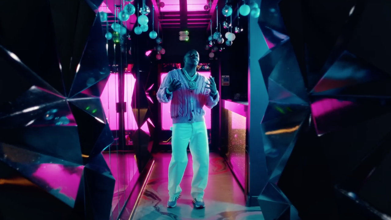 Певец AKON представил новый клип PROLLY CUT - Звук